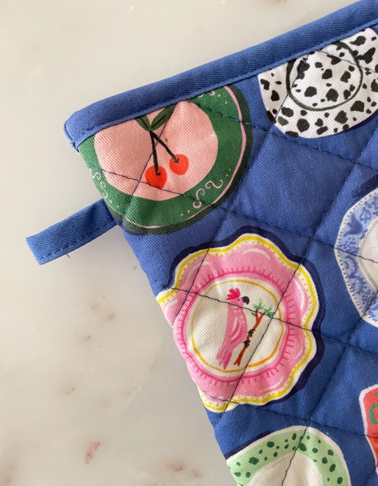 Dinner Plates Oven Mitt + Pot Holder Set – Idlewild Co.